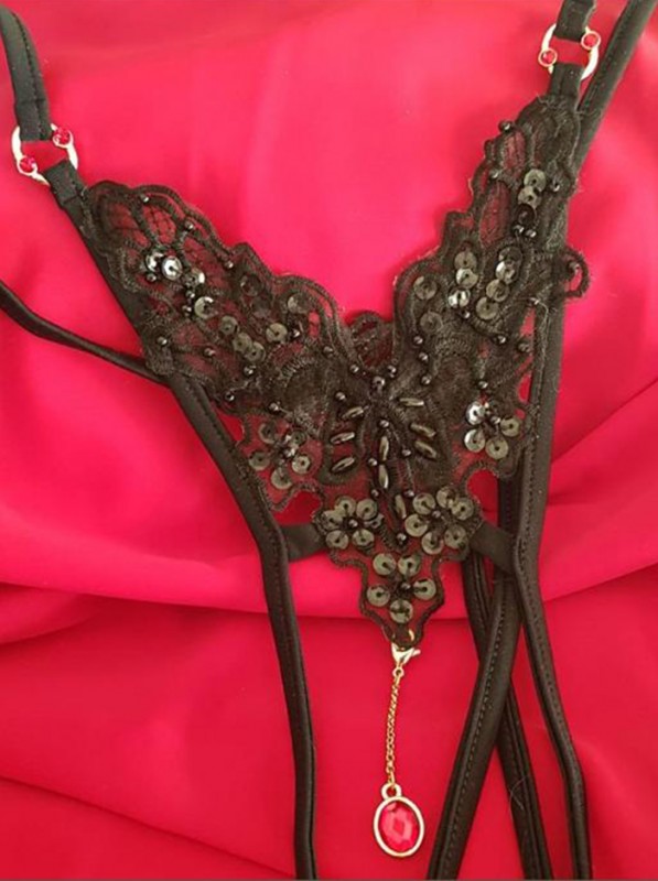 Lola Luna String aperto in pizzo macrame con perline modello Carla